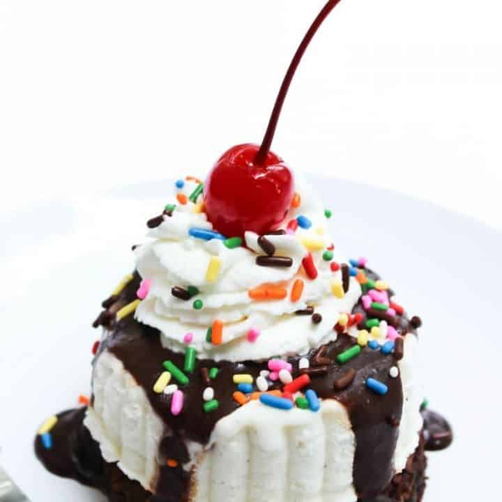 Mini Brownie Ice Cream Sundae Cakes Dash Of Sanity