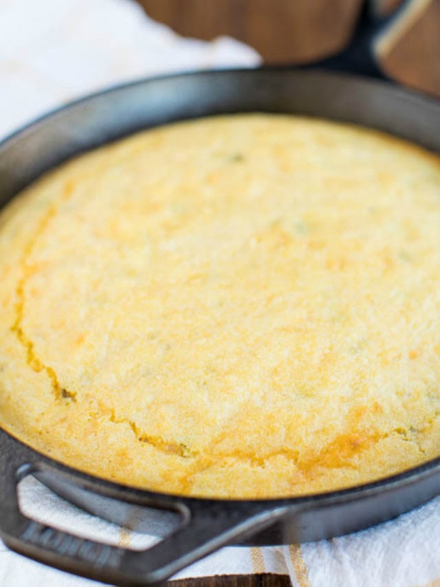 How To Make Skillet Cornbread - Dash of Sanity